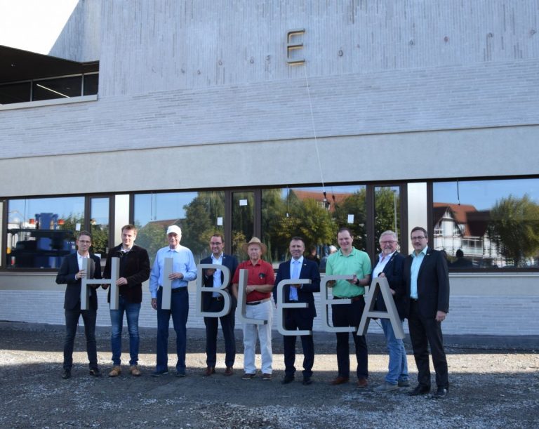 Dr.-Sieber-Halle erhält Schriftzug