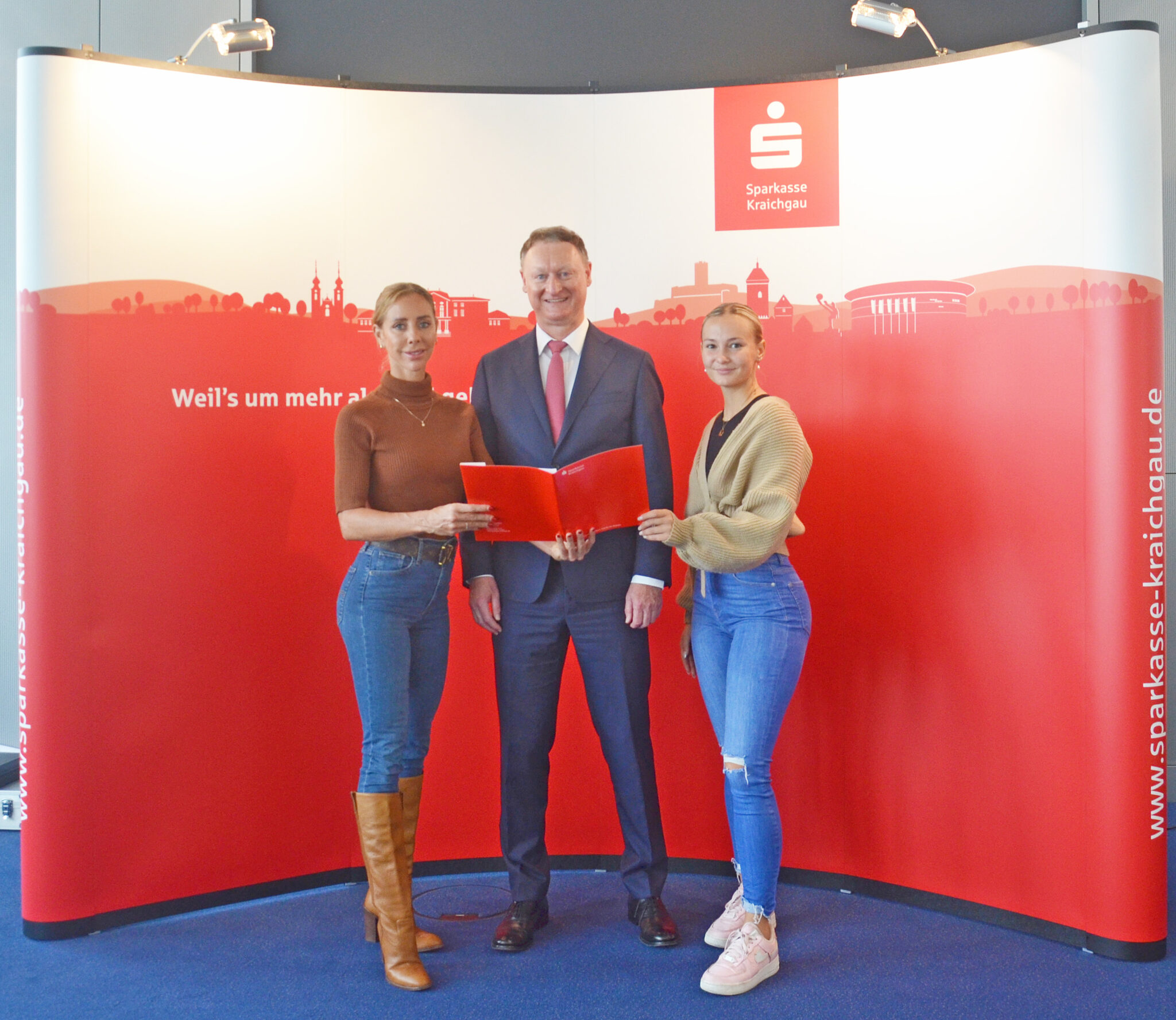 Sparkasse Kraichgau und Padel-Duo Denise Höfer und Victoria Kurz gehen ...
